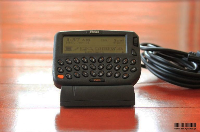 18 лет назад вышло первое устройство BlackBerry — Inter@ctive Pager 850 ...